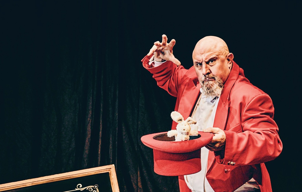 Professional Magician for events, The Great Baldini